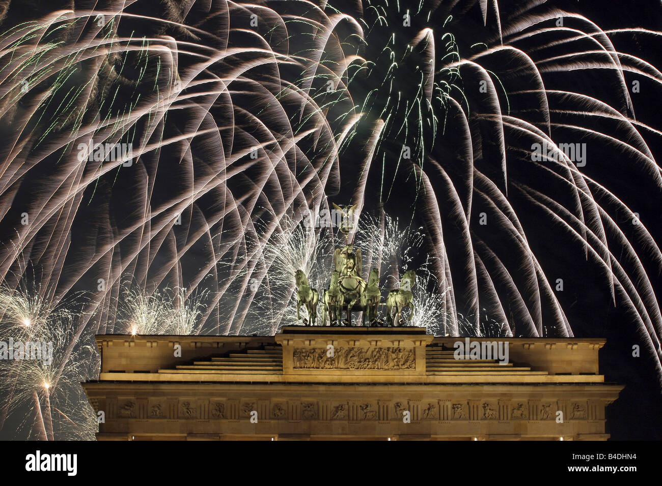 Fireworks over the Brandenburg Gate, Berlin, Germany Stock Photo - Alamy
