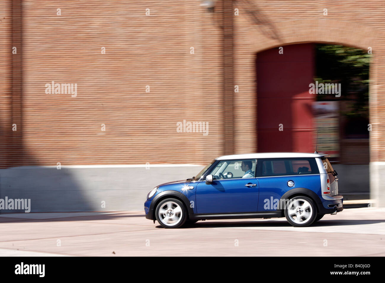 Mini Cooper S Clubman, model year 2007-, blue moving, side view, City ...
