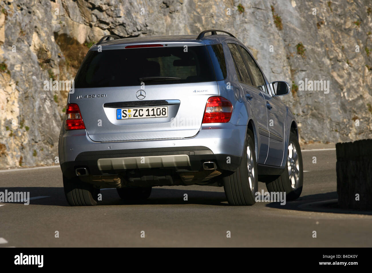 Mercedes ML 420 CDI, model year 2007-, silver, driving, diagonal from ...