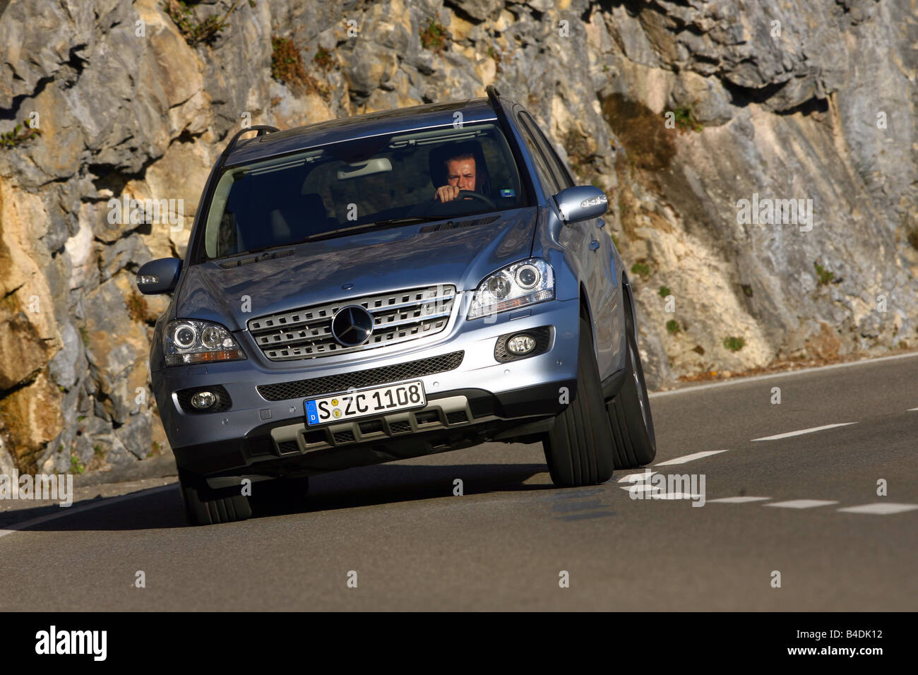 Mercedes ml 420 cdi hi-res stock photography and images - Alamy