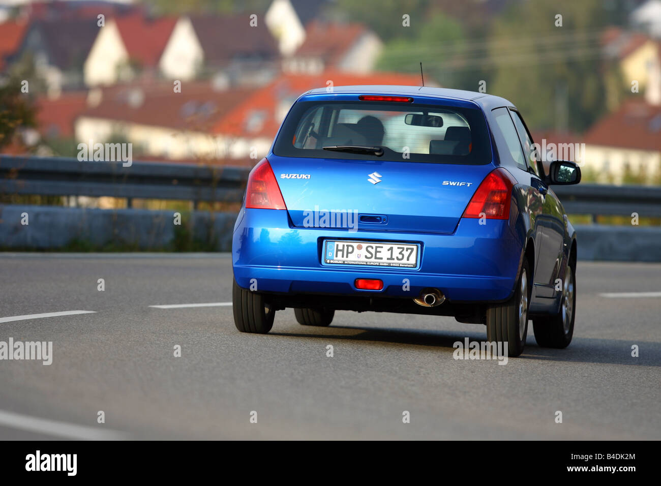 Suzuki Swift 1.5 Comfort+, model year 2005-, blue moving, diagonal from ...