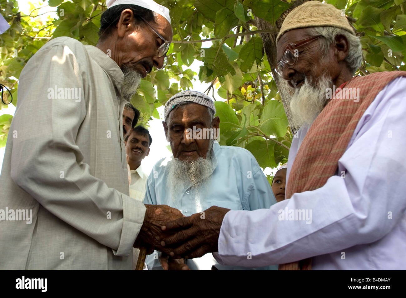 Muslim old men hi-res stock photography and images - Alamy