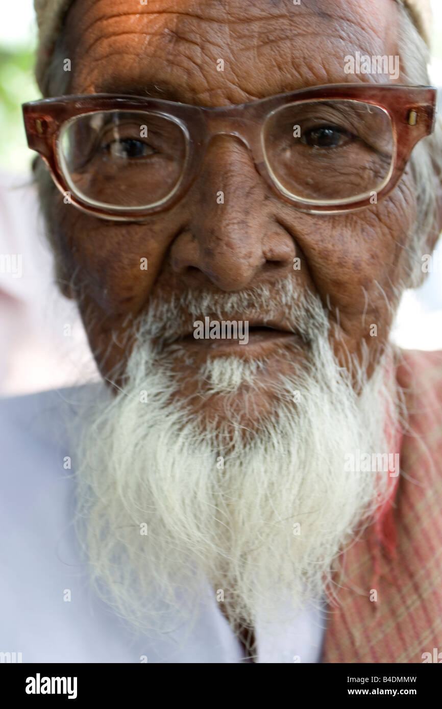 Portrait of a old man from Muslim community Stock Photo - Alamy