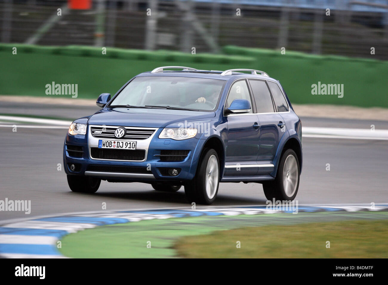 VW Volkswagen Touareg R50, model year 2006-, blue moving, diagonal from ...