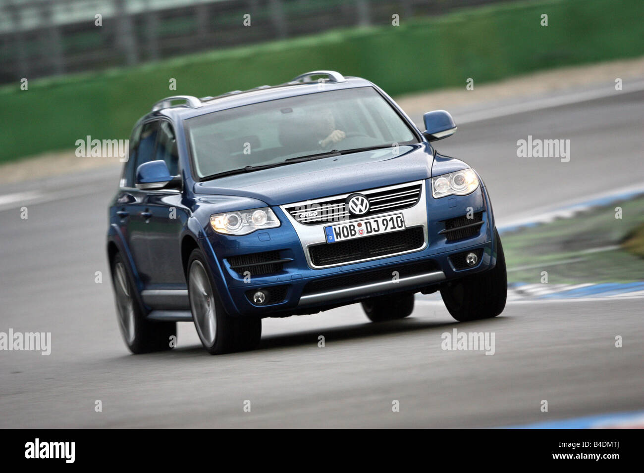 Vw touareg r50 hi-res stock photography and images - Alamy