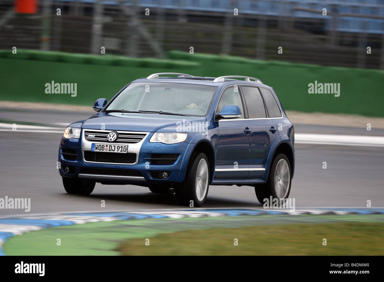 Vw touareg r50 hi-res stock photography and images - Alamy