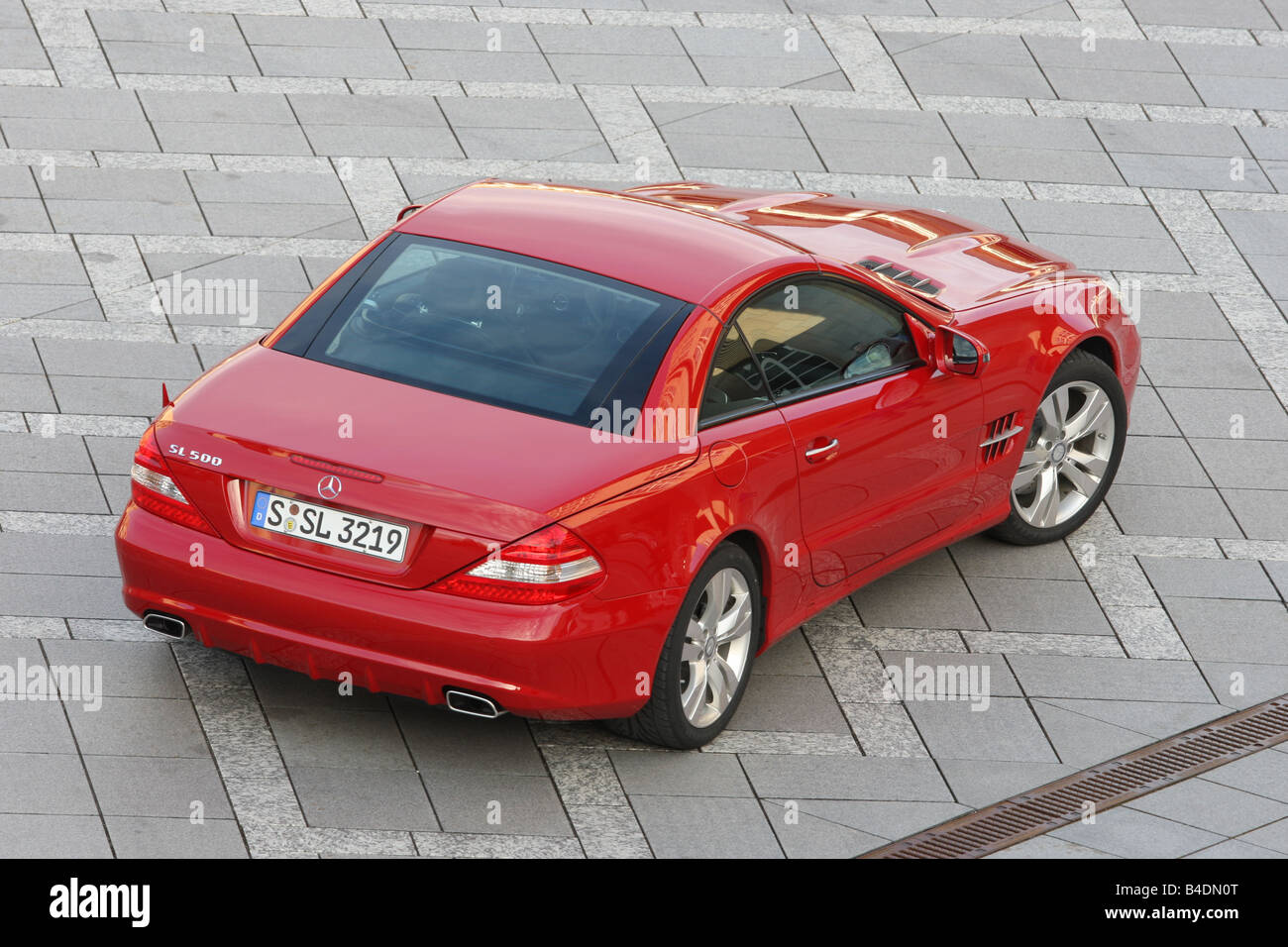 Mercedes 500 SL, model year 2008-, red, standing, upholding, diagonal ...
