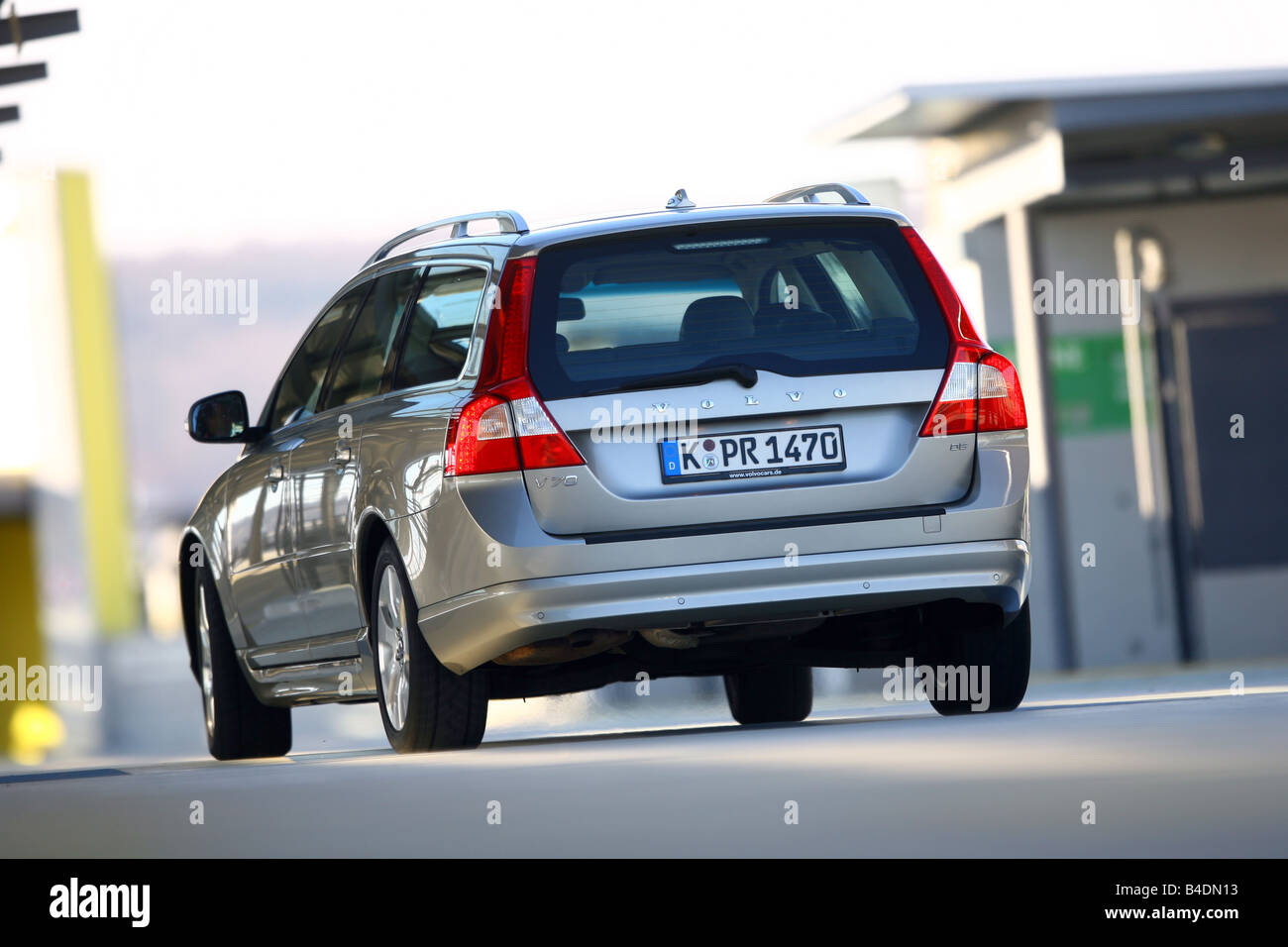 Volvo V70 D5 Summum, model year 2007-, silver, driving, diagonal from ...