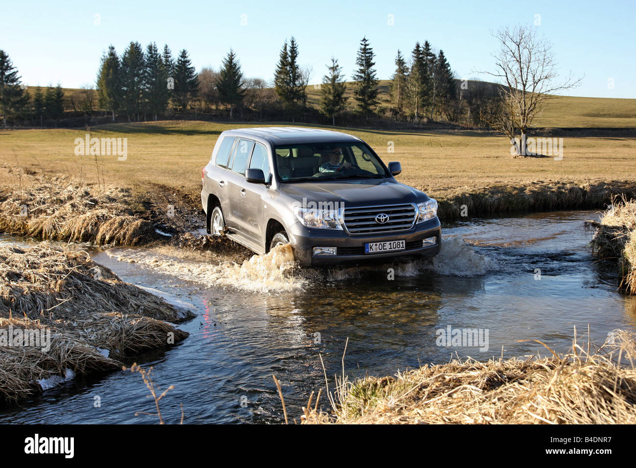 Toyota Landcruiser V8 4.5 D-4D, model year 2008-, anthracite, driving ...