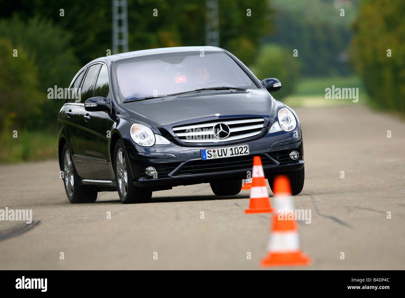 Mercedes R 280, 2005- black, driving, diagonal from the front, frontal ...