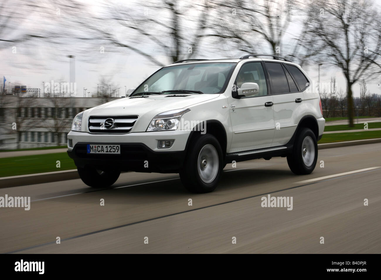 Shuanghuan Ceo, model year 2008-, white, driving, diagonal from the ...