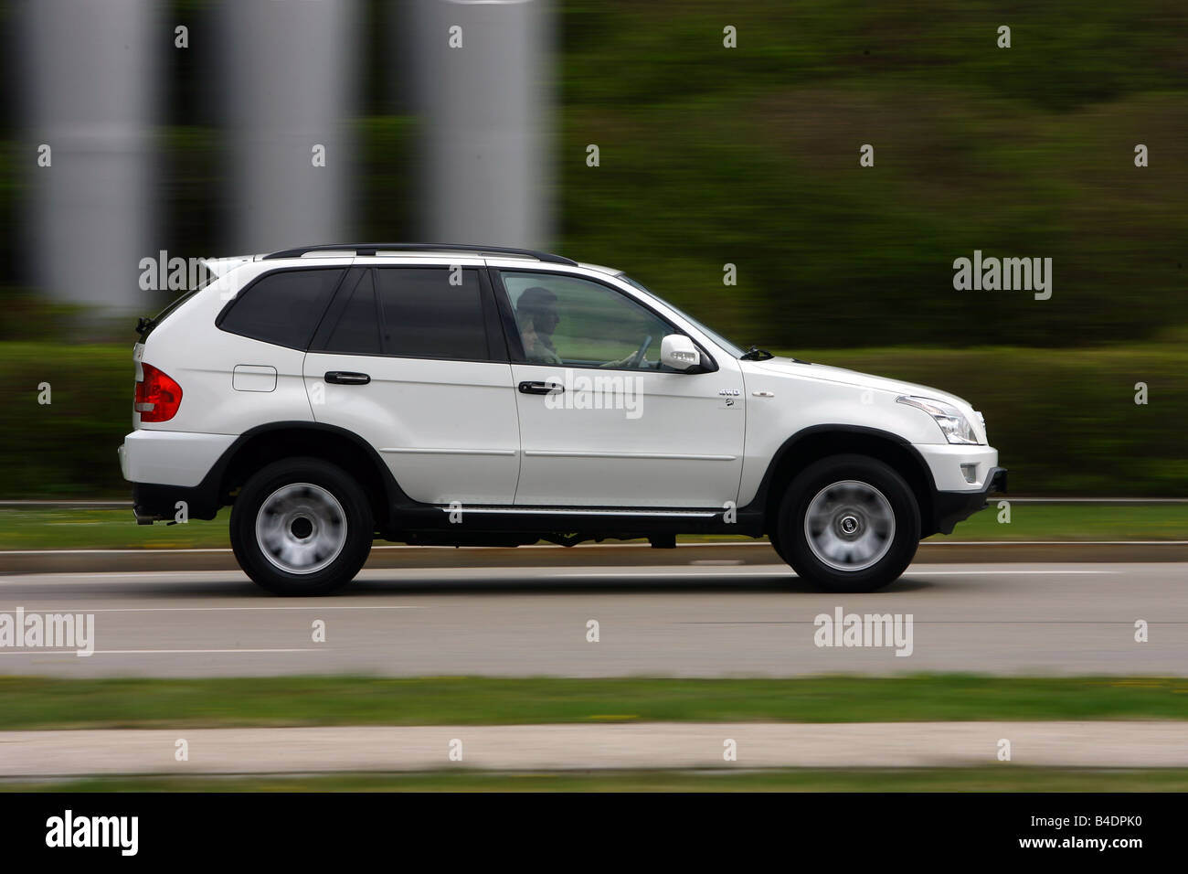 Shuanghuan Ceo, model year 2008-, white, driving, side view, City Stock ...