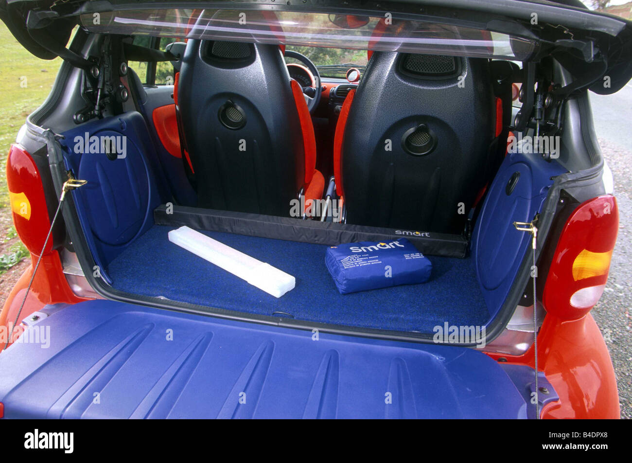 Car, Mercedes Smart, Convertible, model year 2000-, red, view into boot ...