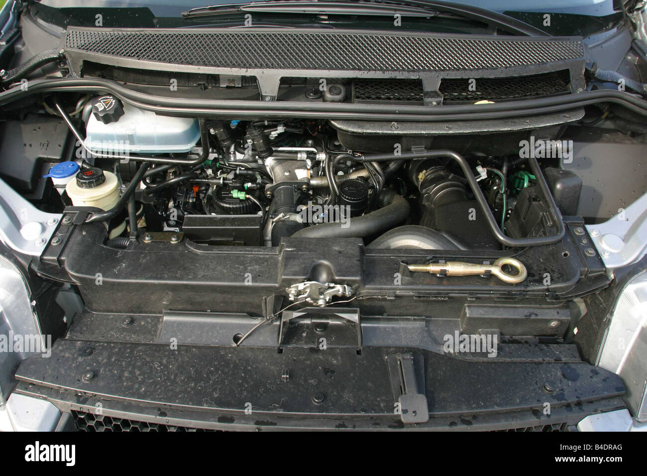 Car, Fiat Ulysse 2.2 JTD, Van, model year 2002-, silver, view in engine ...