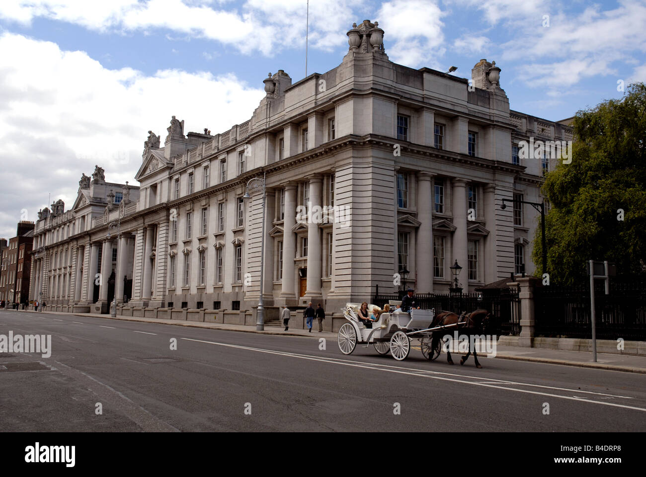 Merrion street dublin hi-res stock photography and images - Alamy