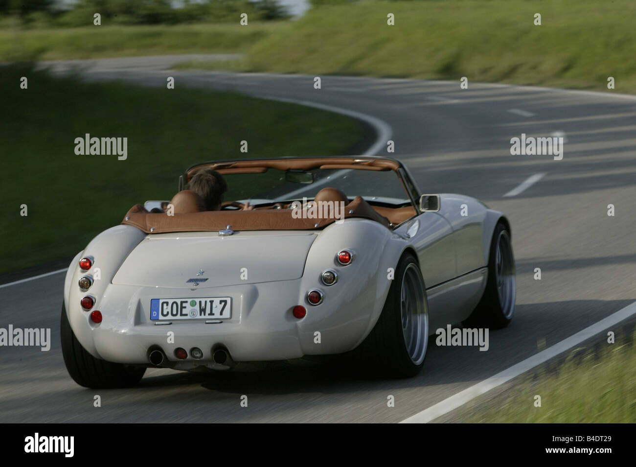 Car driving back open road hi-res stock photography and images - Alamy