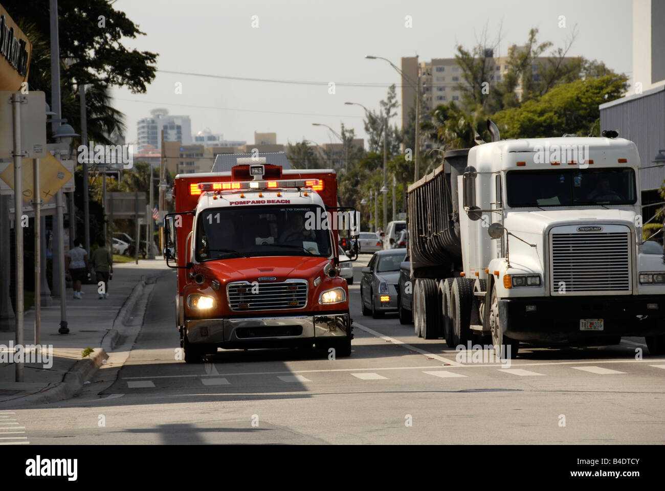 Medical emergency vehicle hi-res stock photography and images - Alamy