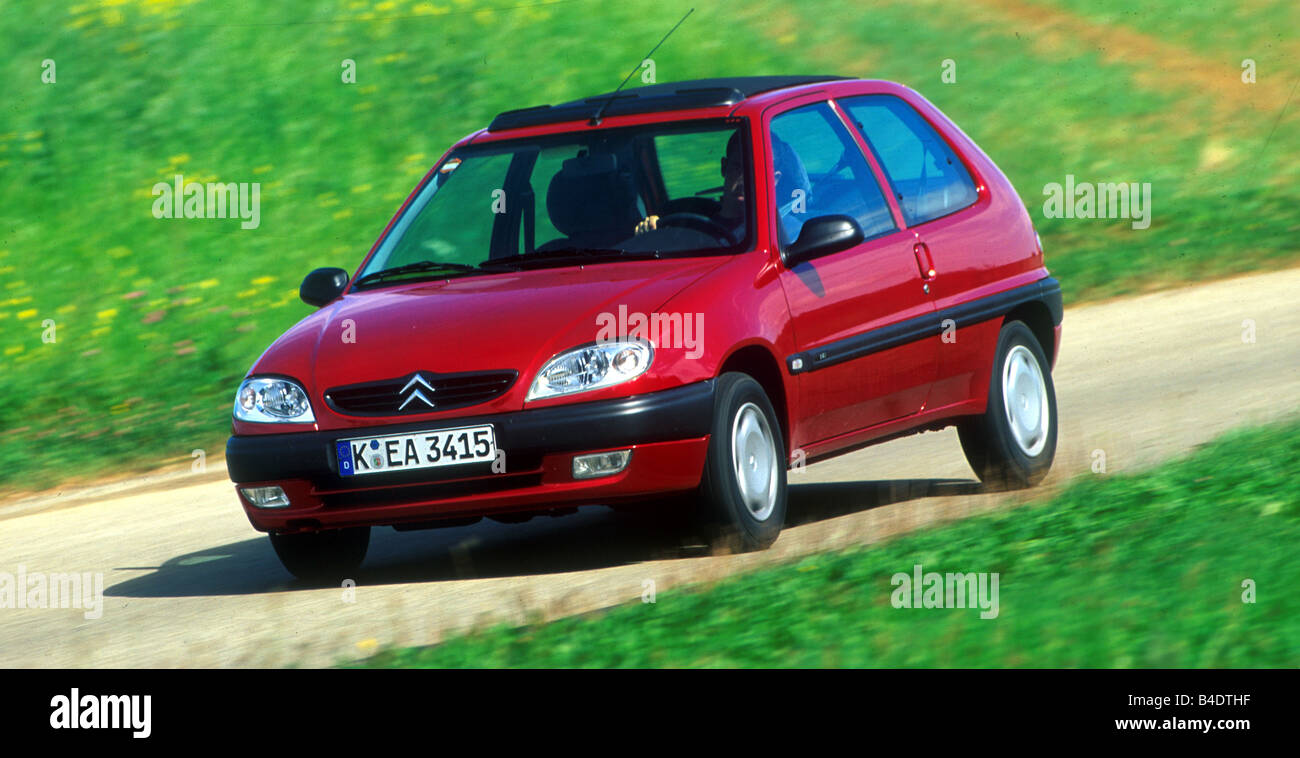 Car, Citroen Saxo, model year 1999-, ruby colored, Limousine ...
