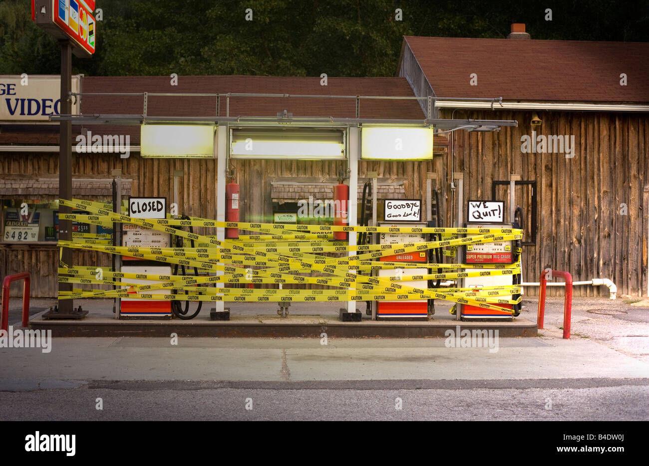 Shut down petrol station hi-res stock photography and images - Alamy