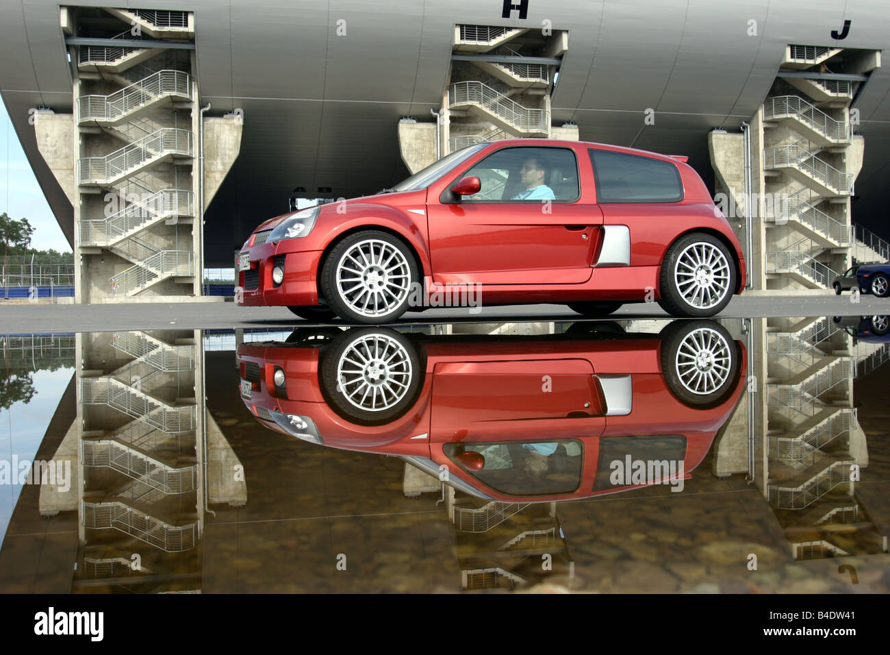 Car, Renault Clio V6, small approx., model year 2001-, red, Limousine ...