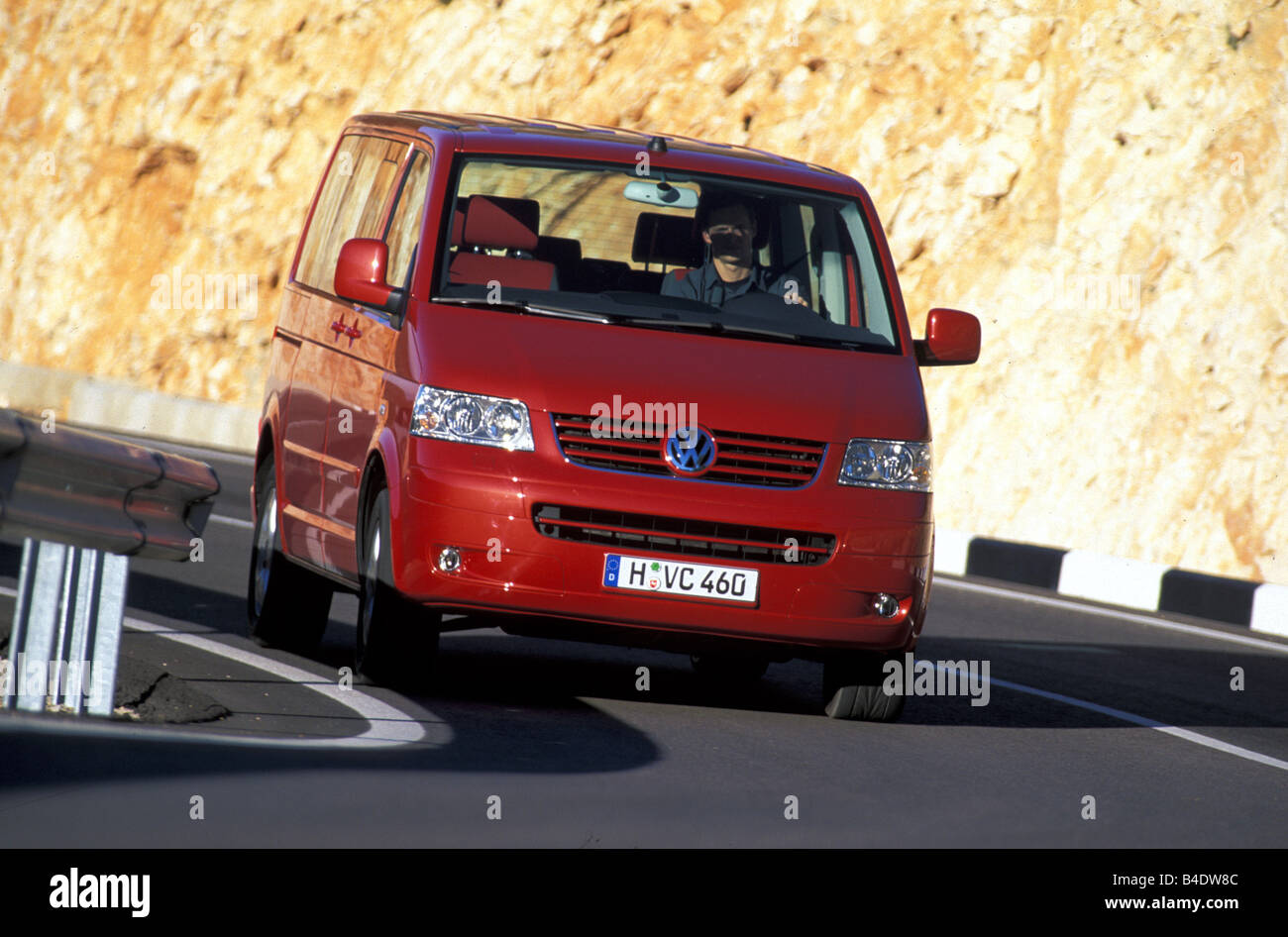 Car, VW Volkswagen Multivan T5 2.5 TDI, Van, model year 2003-, red ...