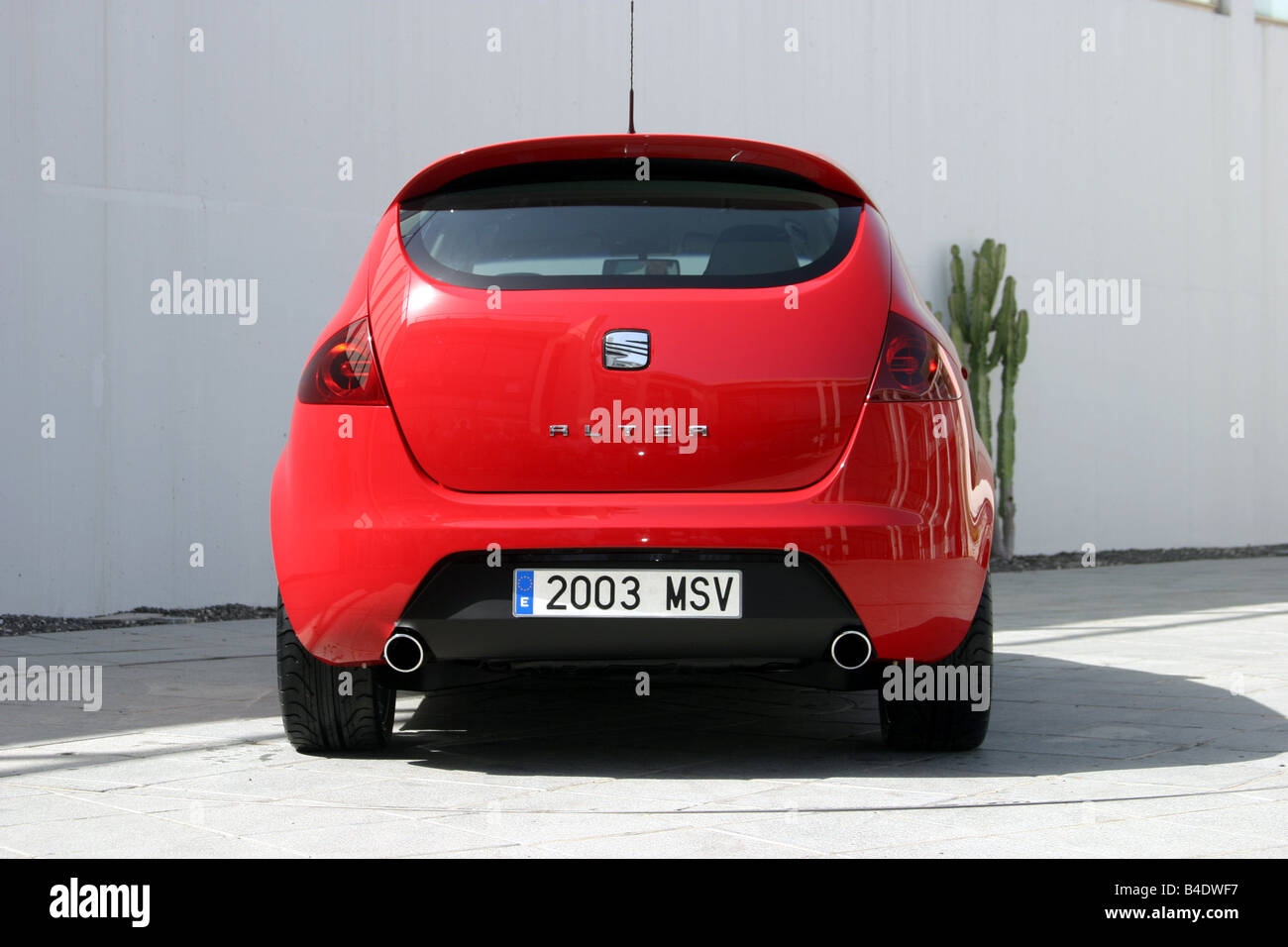 Car, Seat Altea, Van, red, model year 2003-, standing, upholding, rear ...