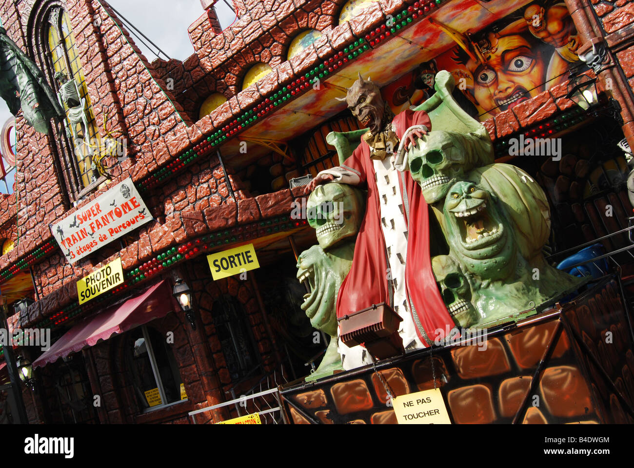 Funfair ghost house hi-res stock photography and images - Alamy
