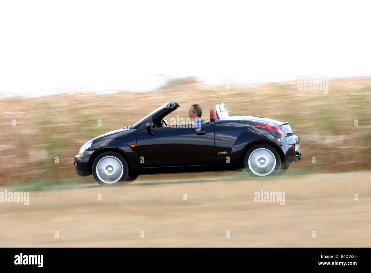 Black ford ka hi-res stock photography and images - Alamy