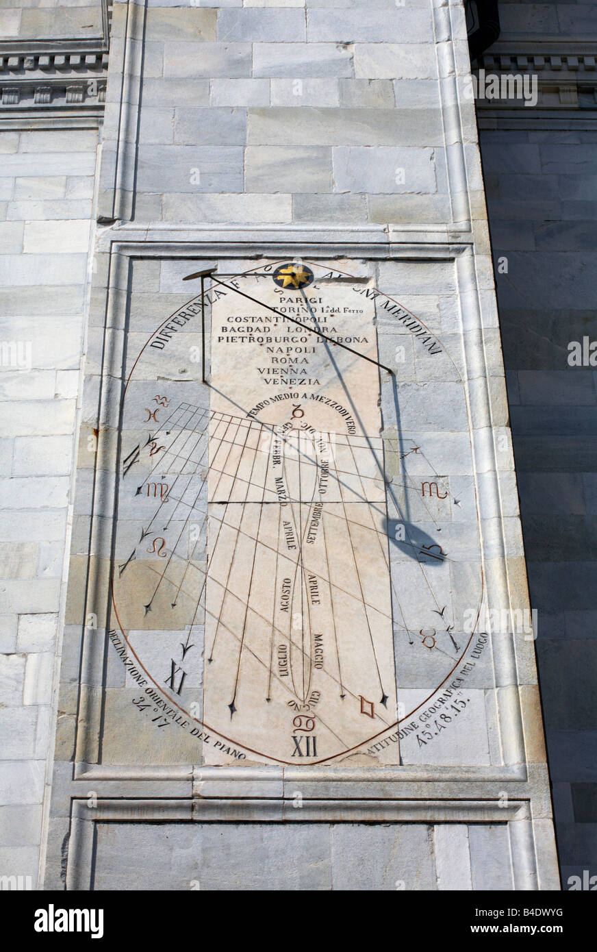 Como cathedral sundial hi-res stock photography and images - Alamy
