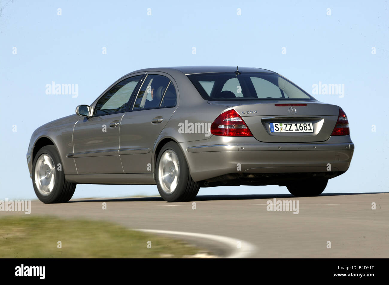 Car, Mercedes E500, Limousine, upper middle-sized , model year 2002 ...