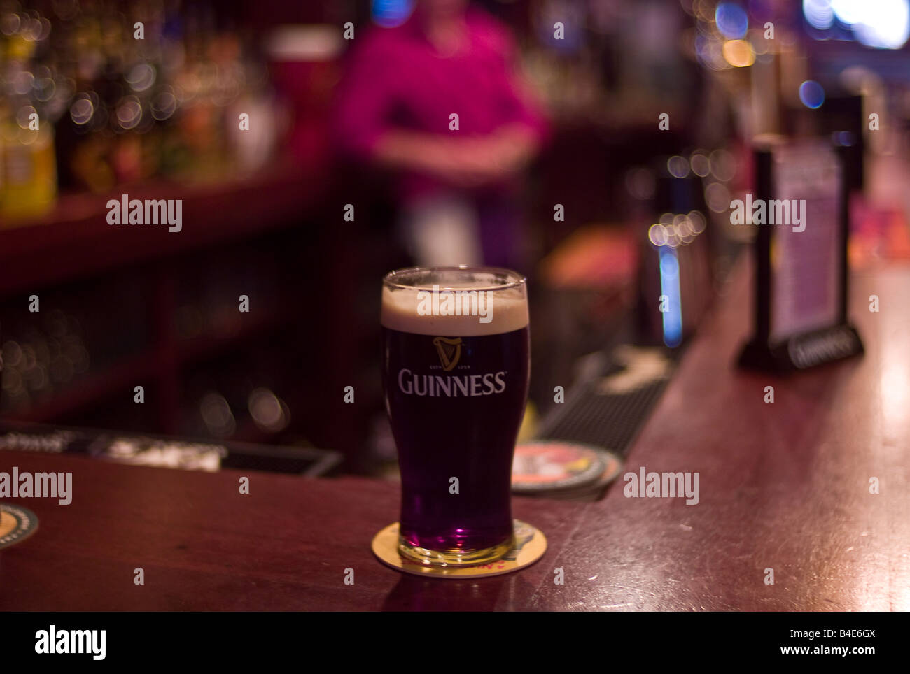 The guinness bar drinks hi-res stock photography and images - Alamy