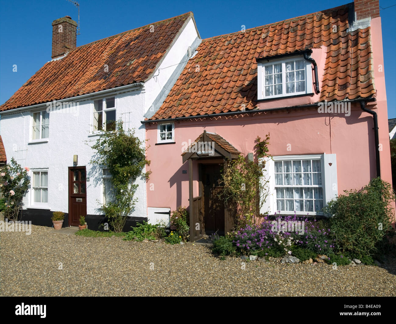 Small house uk hi-res stock photography and images - Alamy
