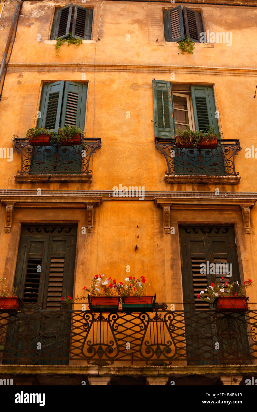 Italian balcony hi-res stock photography and images - Alamy