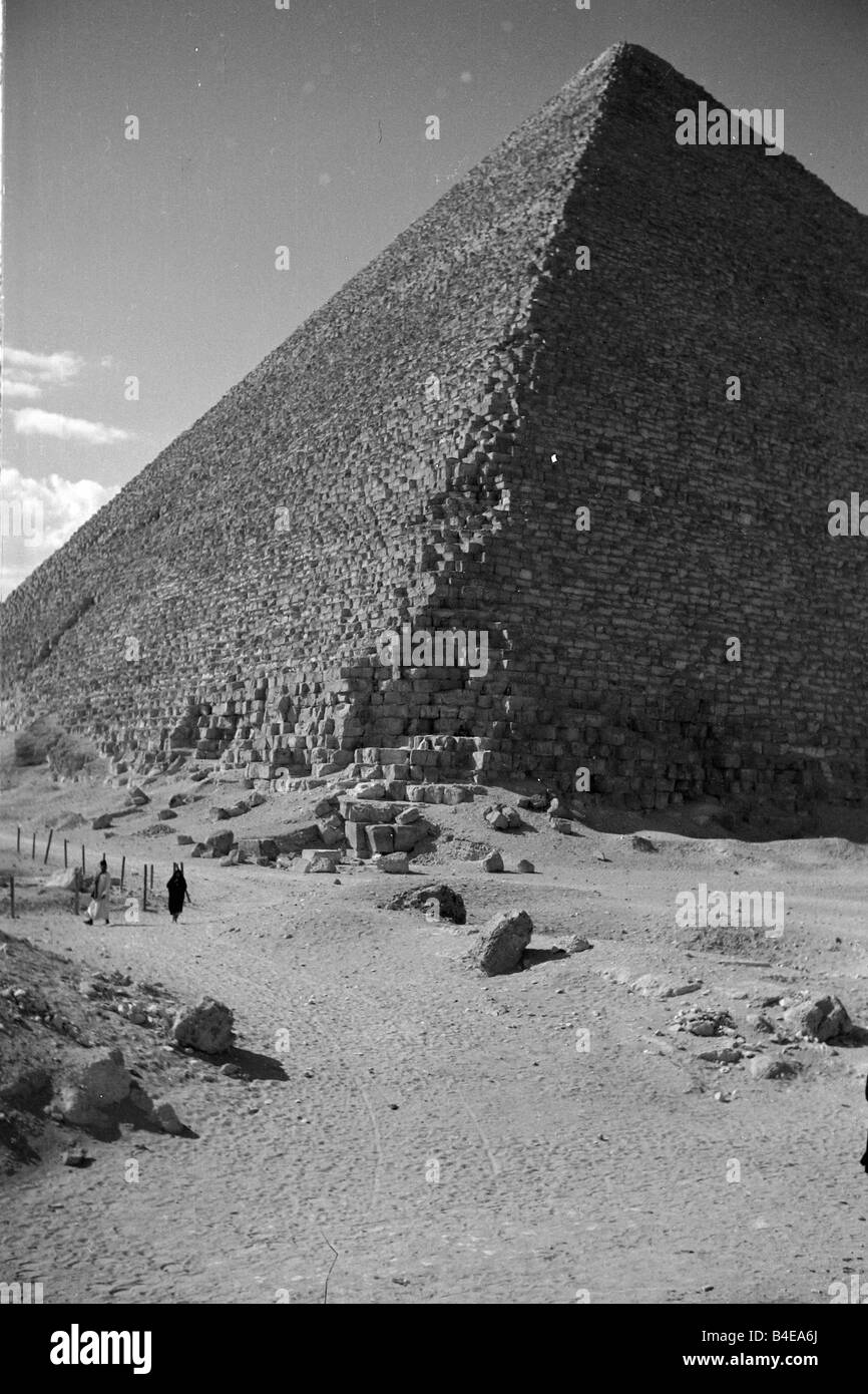 Pyramids of gizeh hi-res stock photography and images - Alamy
