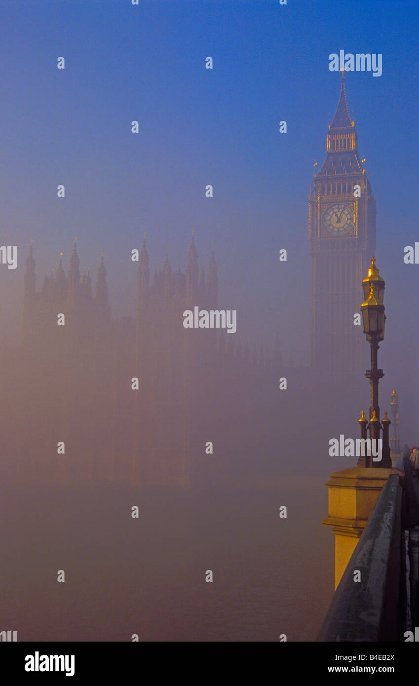 Street historic london fog hi-res stock photography and images - Alamy