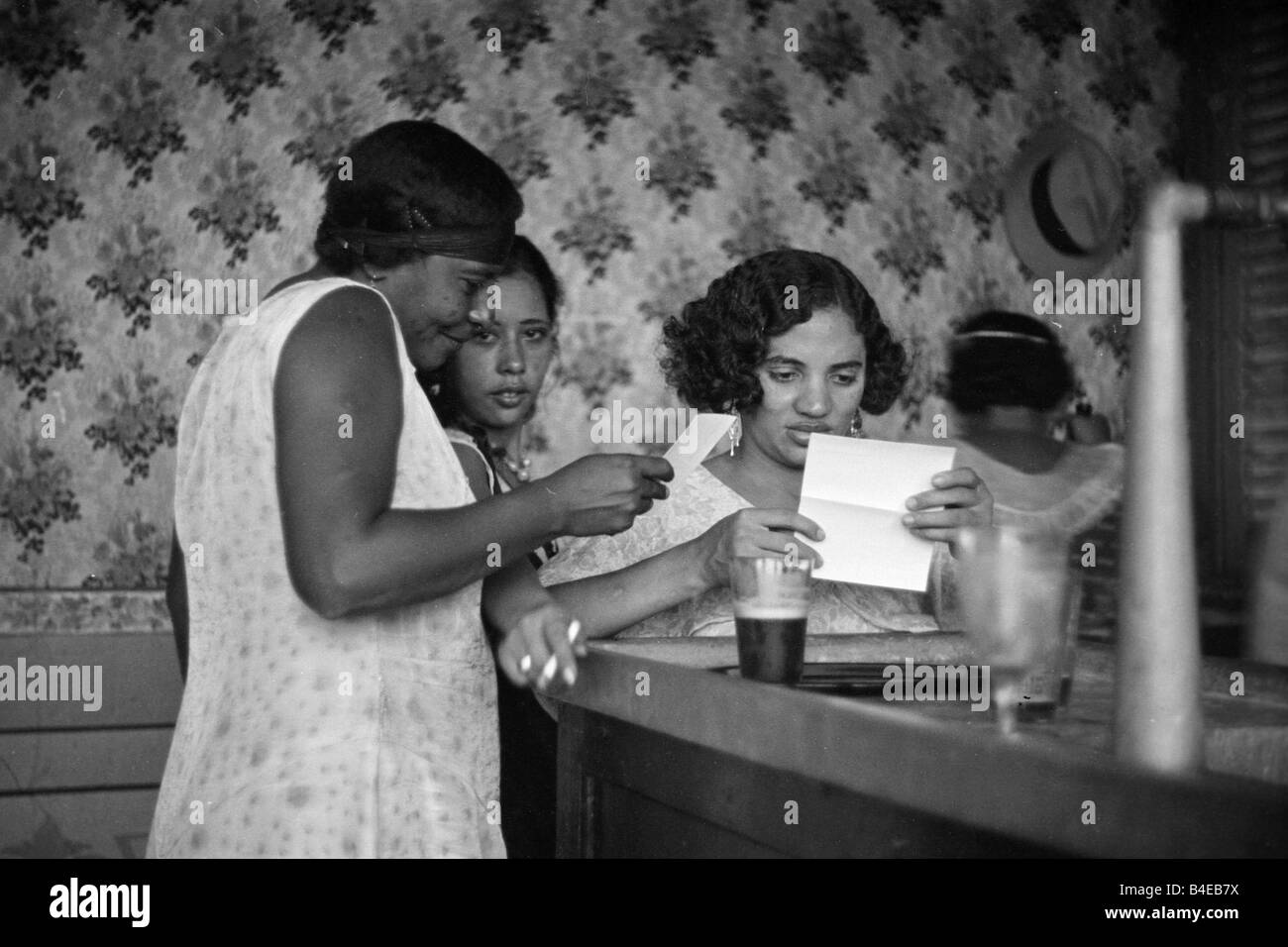Group of german women hi-res stock photography and images - Alamy