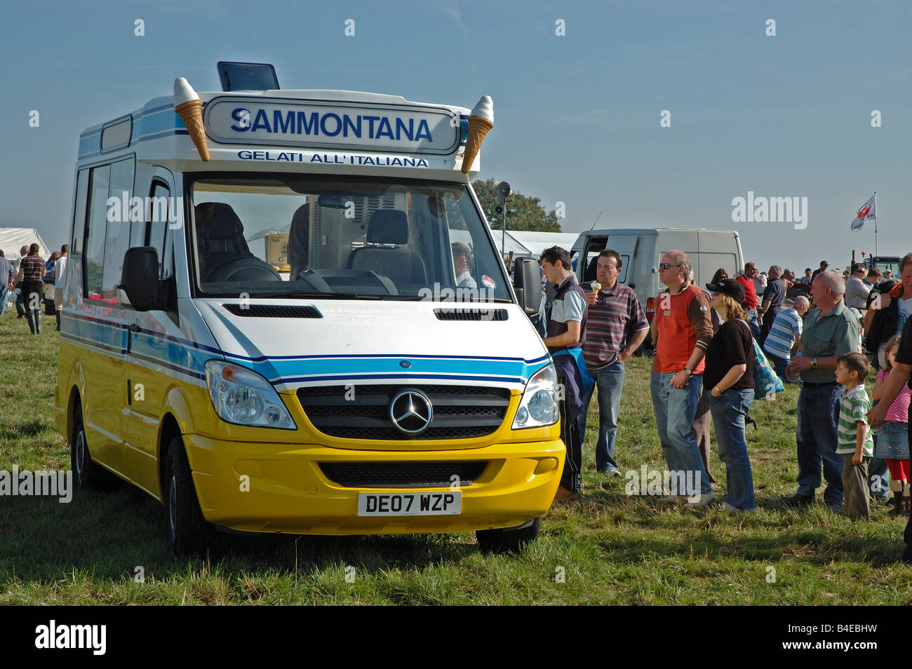 Ice cream van serving hi-res stock photography and images - Alamy