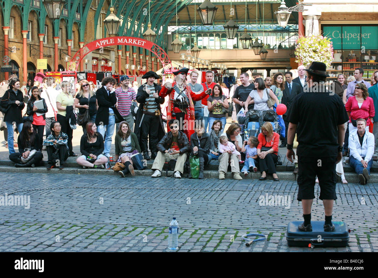 Street performer plays to a large crowd of tourists assembled outside ...