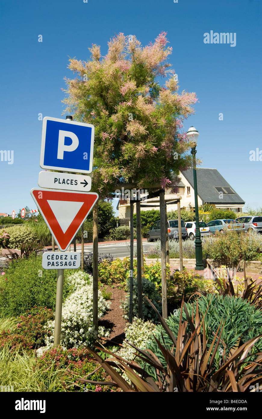 Give way road sign france hi-res stock photography and images - Alamy