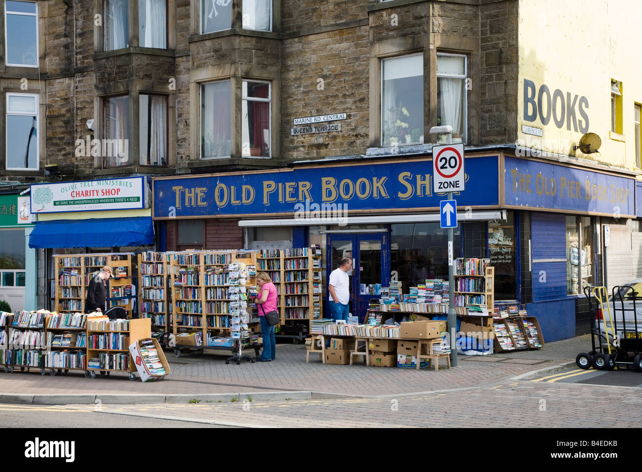 Used books shop hi-res stock photography and images - Alamy
