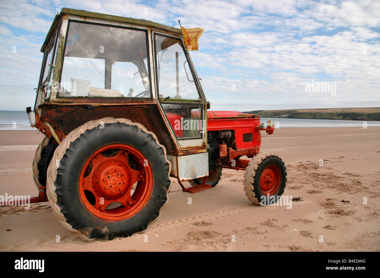 Old tractor on beach hi-res stock photography and images - Alamy
