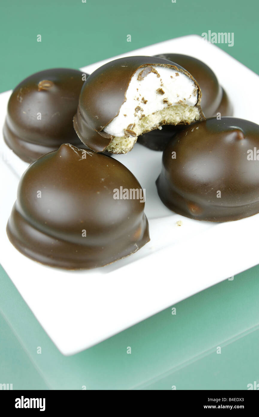 Marshmallow biscuits hi-res stock photography and images - Alamy