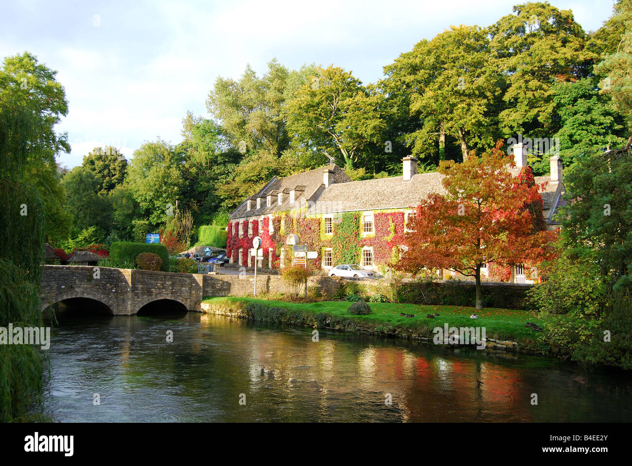 Bridge over River Coln in autumn, Bibury, Gloucestershire, England ...