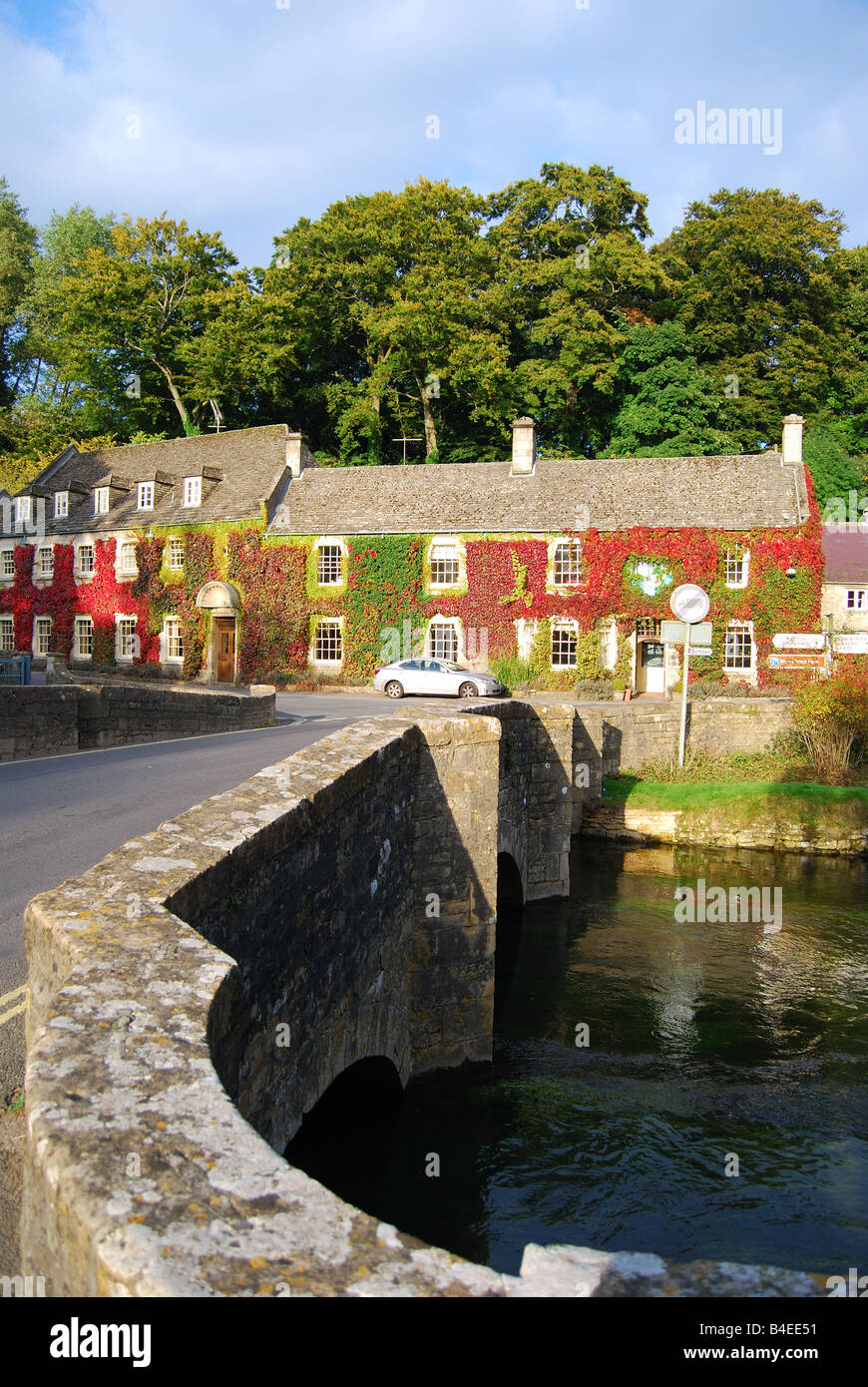 Bibury bridge hi-res stock photography and images - Alamy
