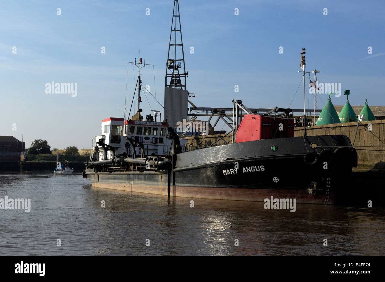 Port of Boston Lincolnshire Ship unloading at quay side Stock Photo - Alamy