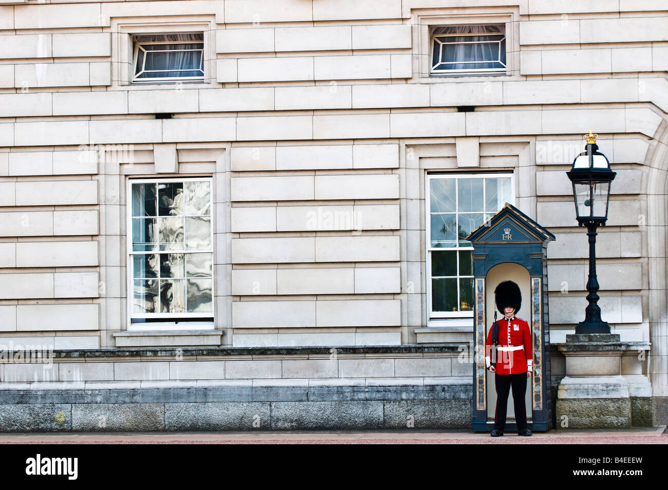 Queen queens guard hi-res stock photography and images - Alamy