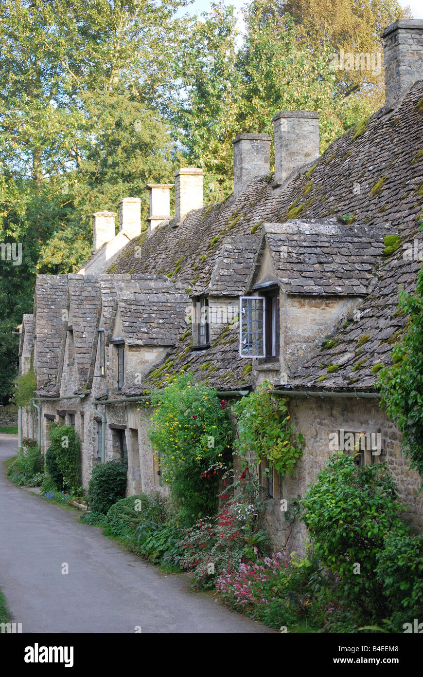 English stone cottages hi-res stock photography and images - Alamy