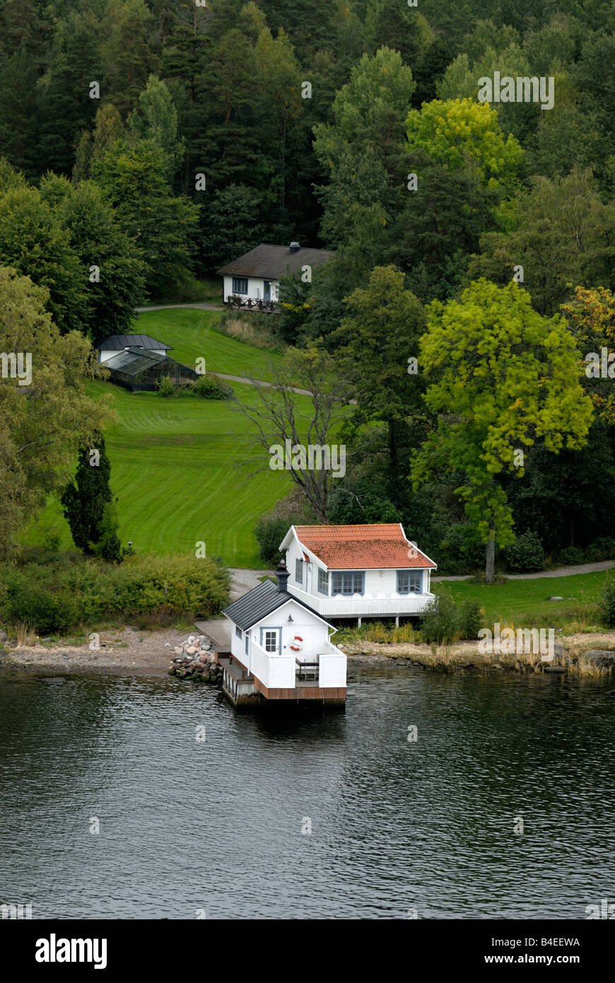 White cottage and pier Stock Photo - Alamy