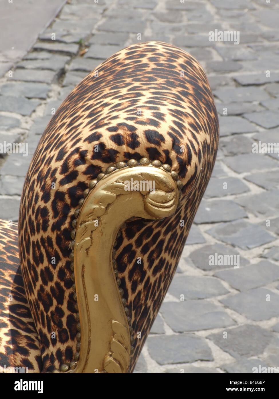 Leopard lounge hi-res stock photography and images - Alamy