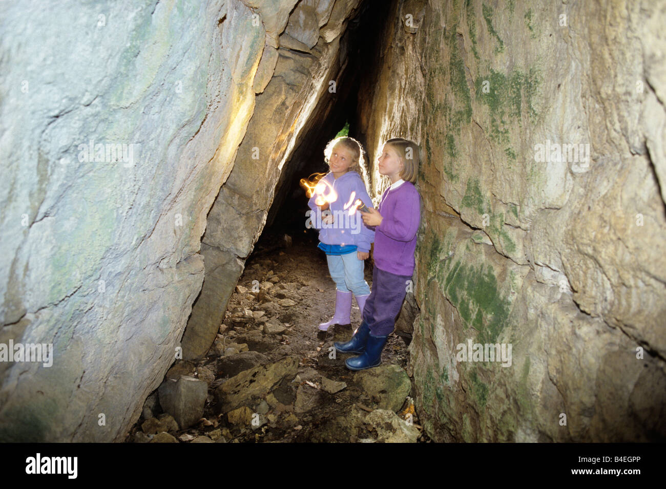 Niagara escarpment cave hi-res stock photography and images - Alamy